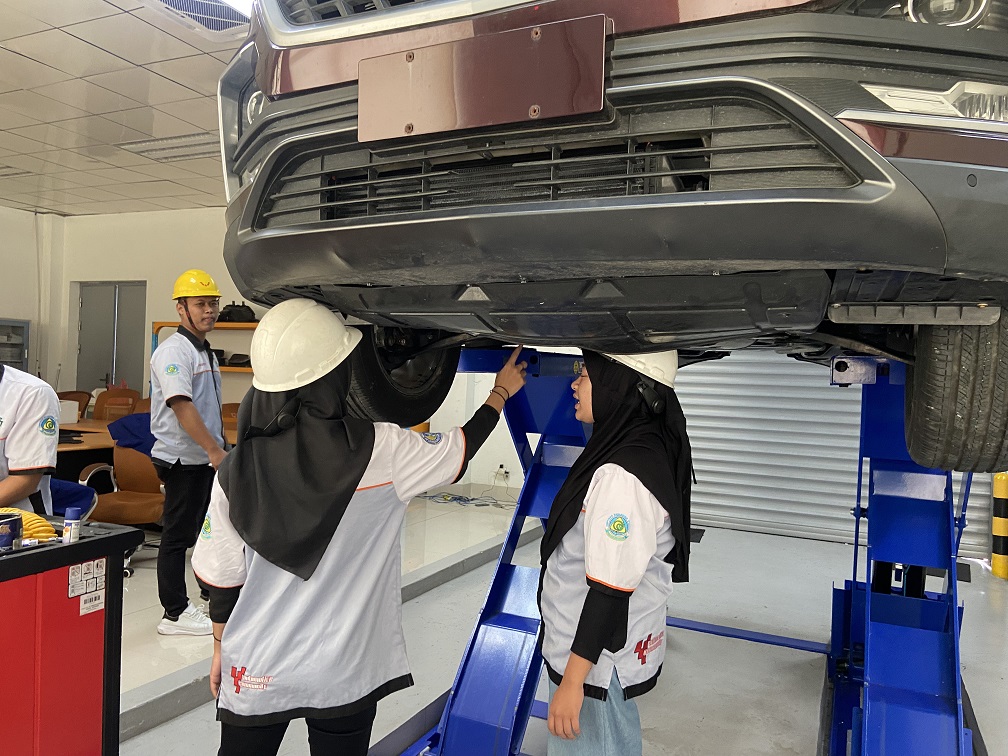 Tim Dosen UNY Gandeng Wuling Motors Kembangkan Sumber Daya Manusia | Universitas Negeri Yogyakarta